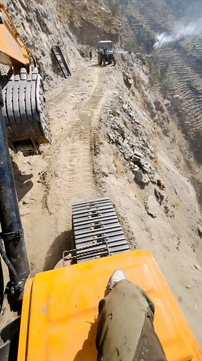 315K views · 17K reactions | #exavator #viral #tranding #driver #like #operator #hyundai #snow #leh | Bheem Rock | Facebook