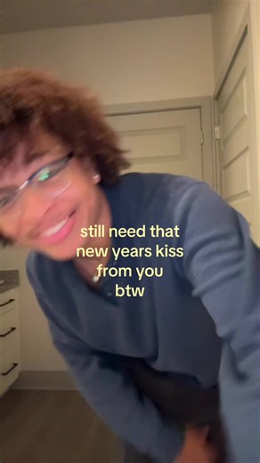 cam 🦸🏼 (@camfant)’s video of new year's kiss