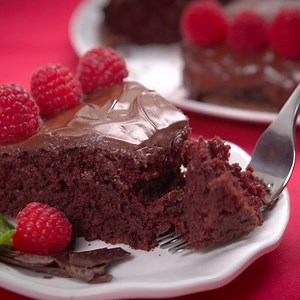 Crazy Cake? (No Bowls, Eggs, Butter or Milk) Full Recipe: http://bit.ly/1RYin5n 500 Recipe Videos on our App: http://bit.ly/2fjZ7Qh | Tip Hero