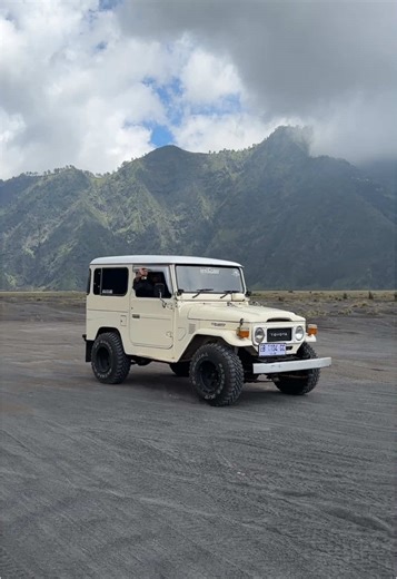 Toyota Hardtop Bromo #adebolobromo #bromotenggersemeru #bromo #wonderfulplaces