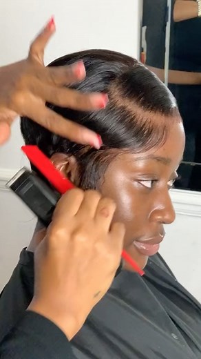 She is gorgeousShort pixie wig really compliments her face栗‍♀️殺...