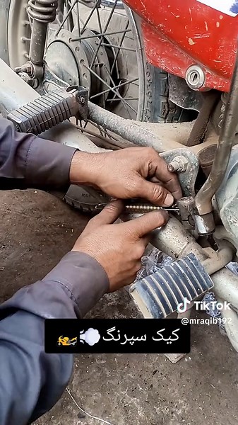 Honda 125 Spring Fitting Guide for Mechanics