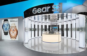 Samsung Main Exhibit CES 2016 - Peter Kelly