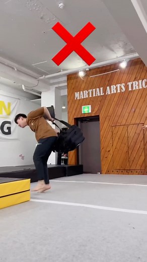 749K views · 10K reactions | 세상 쿨하게 가방메기⁉️ Backpack Challenge #korea #kpop #bts #korean #kdrama #blackpink #love #seoul #exo #twice #japan #koreandrama #army #like #southkorea #koreanstyle #jimin #chine #jungkook #fashion #got #redvelvet #cute #follow #nct #indonesia #drama #f #I #suga | 팀일루션 노성율 - TEAM1llusion | Facebook