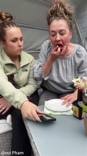 Mother and daughter prank#usa#mom#prank#family #haha#foryou