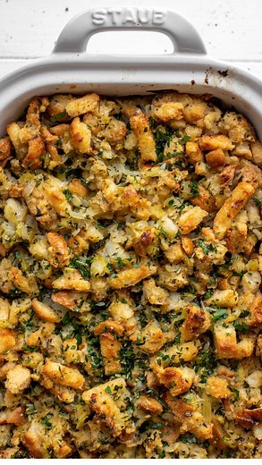the Best Stuffing Recipe Ever is yours for Thanksgiving! comment RECIPE to get this to your inbox - over 8,000 five ⭐️ reviews! it's easy, simple and perfect for the season. save & share so you don't lose it! ✨ | How Sweet It Is