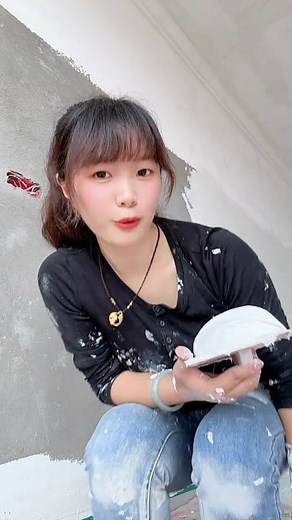 Waterproof putty leyar applying #WallPutty #putty #pintor | Visual Arts