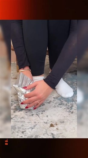 DIY mobile phone holder from a cloth hanger & Essential cold weather hacks to try #LifeHacks #DailyTips #SmartTricks | Daily Welder Life