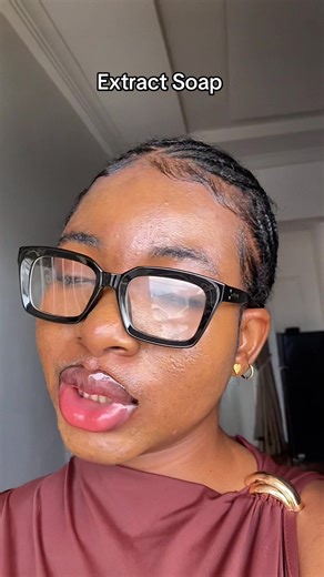 Extract Whitening Herbal Soap Review for Dark Spots