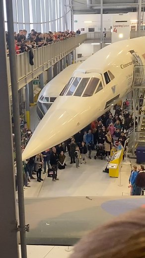 Questo Concorde è stato il primo nel Regno Unito a vedere ripristinato il suo muso ribaltabile ed è in condizioni operative dal suo ritiro nel 2003. Il Concorde G-AXDN fa parte della Collezione di Aerei Britannici della Duxford Aviation Society ed è esposto nell’hangar Airspace presso l’IWM Duxford. Gli aerei pre-produzione britannici e francesi presentavano diverse modifiche di design rispetto ai prototipi precedenti del Concorde. Queste comprendono un fusolungo allungato, finestrini più piccol