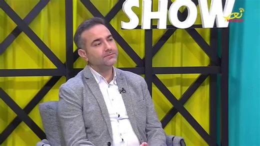 Removing precancerous polyps during a colonoscopy (polypectomy) is the primary, highly effective method for preventing colorectal cancer, as it stops slow-growing benign growths from becoming malignant. This outpatient procedure, often performed on adults over 45, uses a wire snare to remove polyps, reducing cancer risk by 80%. #coloncancerprevention #polyp #dreliasfiani #coloncancerawareness #coloncancerscreening