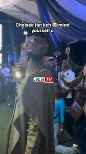 Make them collect mic 🎤 from this MC , chelsea fan keh 😂😂😂 @topfans | Pastor Remote