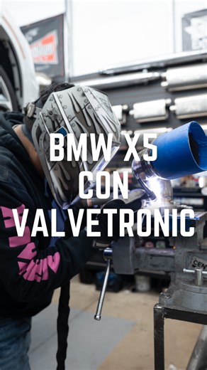 Rim Tire Warehouse NC | Rines, Lift Kits, Mofles en Raleigh, NC on Instagram: "La BMW X5 es una chulada de SUV con su motor 3.0 turbo, se escuchaba bien, pero ahora se escucha como se debe. La tubería fue fabricada en 3" de acero inoxidable 304, soldadura TIG, y las terminales/puntas de NETAMI, también en acero inoxidable. Valvetronic hace unos mofles de alta gama, una calidad impresionante, y el tóno? ¡Pues tú sé el juez viendo este video! Comenta qué te pareció, regálanos un like, y síguenos!