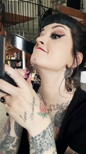 This happens to me all the time. I feel a little tiny spike of hair poking through on my chin and it drives me up the wall so I pick and pick and pick until it becomes a wound. And then a week later that wound becomes a spot of hyperpigmentation or a scar. And that jerk of a spike is still there! Instead of picking and leaving yourselves with scars… Come, see me for electrolysis at @skinbycherokee , and get rid of those spikes forever!My earrings @humansbeforehandles Striped sweater @hellbunnyof