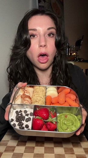 Snack boxes for lunch are back to their weeklt scheduled peogramming. #snackbox #healthysnack #healthylunch #snackideas #adultlunchables