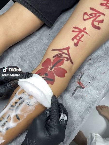 Dịch hộ dòng chữ giá 1 củ rưỡi với anh em ui ❤️ #tattoo #thegioihinhxam #tattoohocmon #hinhxamdep
