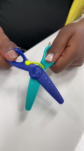 Choosing Safe Scissors for Kids: A Parent's Guide
