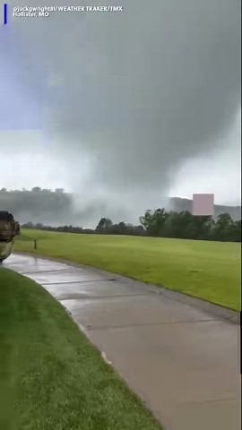Scary! Golfers at a course designed by Tiger Woods captured their close encounter with a tornado on video. #golf #tornado #weather #tigerwoods #missouri | KWCH 12 News