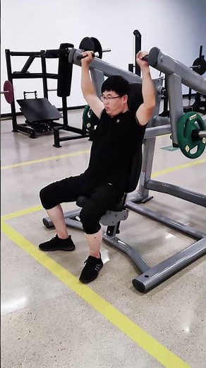 Fitness equipment designed for safe and efficient shoulder training#shoulderpress #shoulderworkout