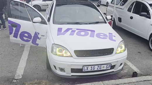 Ding Dongs LTO for the win! With just 2 banks of 40ah LTO and 2 banks of Super capacitors, we play not dropping below 14.0v for hours on end whilst supported idling with high output alternator. 40Ah banks can run between 14.8v to 17.4v. * 1 bank 40ah gives you 10C 400A continuous or 6,000watt at 15.0v for 6 mins playing music or 20C 800A peak or 12,000watt burp at 15.0v. * 2 banks 40ah gives you 10C 800A continuous or 12,000watt at 15.0v for 6mins playing music or 20C 1600A peak or 24,000watt bu
