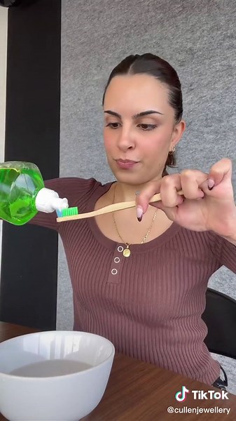 Ring Cleaning Tips at Home: How to Make Your Ring Sparkle ✨