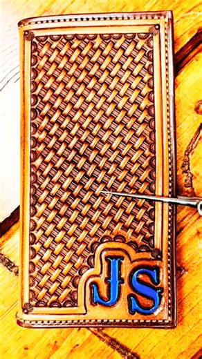 Roper WalletBell Leather Shop Canyon, Texas #bellleathershop #leather #belt #leatherbelt #cowboy #cowboyhat #madeinamerica #notmadeinchina #handmadeleathergoods #cowboyandindiansmagazine #texasmonthly | Bell Leather Shop