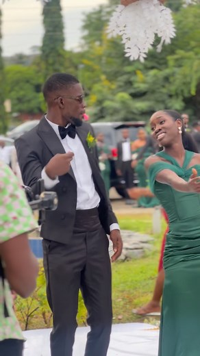 Terminator pair 😁🤣 DONALDSON 💍 BEATRICE #Sonrice4Ever24 Mc: @mckofidalinton 🎤🔥 Coordination @ep_usheringagency Event Designer @jfit_fashion_cake_deco Media Photography @jema_photography Videography @timewithnanakwame @pnevent @live_weddings_with_kwaku Glam / Styling Bride’s MUA @dherbybrownbeauty_gh Bride’s Hairstyling @thegelecenter Bride’s robes @chicbylizgh Bride’s Kente Dresses @chicbylix Kente styling @hephzi_royalhub The designer is chicbylizgh Bride’s fan @Onpoint Millinery Bridemaid