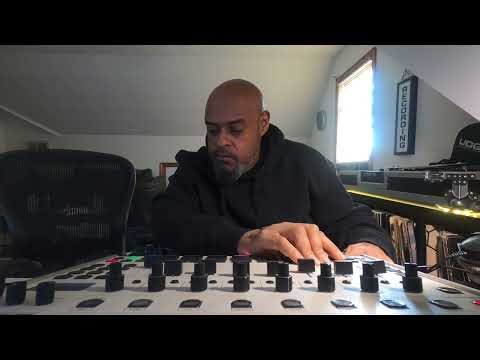 ISLA INSTRUMENTS S2400 12bit sampling drum machine (demo 223)