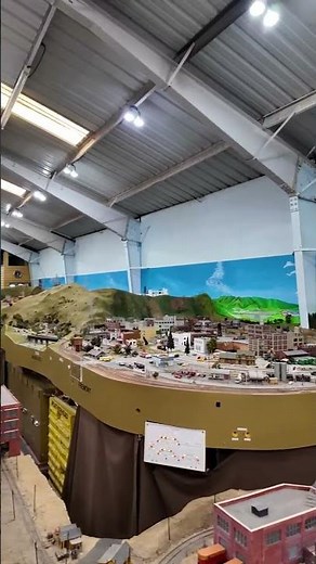 Huge HO Layout at the Golden State Model Railroad Museum