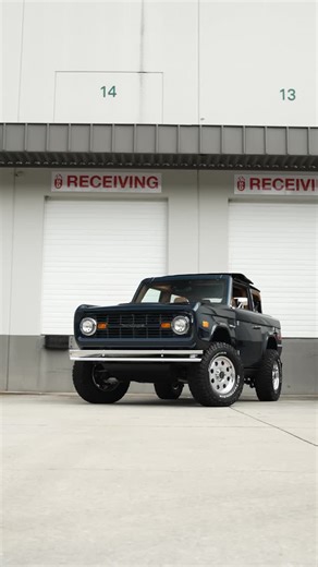 👀 Is this the best color combination? 🌙 Midnight Blue paired with Ball Glove leather 🤌🏼 would you drive this classic inspired luxury vehicle handcrafted on a modern 2025 chassis with safety features and technology? 💬 text 470-729-2853 for inventory or custom build details 🚚 . . . . Vintage design modern luxury 💯 this is not a restoration, it’s a Modern Classic equipped with safety features including 6 airbags and modern technology so you can have the best of both worlds 👏🏼 formerly Vint