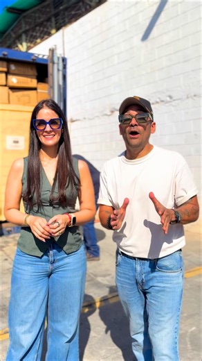 Leo Colina on Instagram: "🚢📦 ¡Nuestro PRIMER CONTENEDOR de carga comercial declarable ya llegó! Registramos TODO el proceso: salió de Miami, pasó por Barranquilla y lo recibimos en Maracaibo… ¡en solo 15 días! ⏱️🔥 ¡Tiempo récord para carga declarable! Cuando declaras tu carga: ✅ Entras por canales aduaneros más rápidos ✅ Tienes respaldo legal y documental ✅ Evitas retrasos y revisiones innecesarias ✅ Aseguras tu mercancía para la venta comercial ✅ Ganas agilidad y trazabilidad en toda la ruta