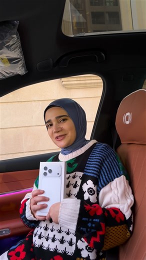 Əsmət Ramazanlı on Instagram: "Məhəmməd (yoldaşım) dediki sən nə 15 min olansan nə 10 min nədə 3 min ən yaxşısı sənə 17 pro maxı alım heçolmasa bunun sayəsində qəşəy videolar çək bəlkə 15 k olarsan😂🥲.#iphon17promax #trend #karıkoca"