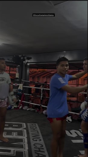 Muay Thai Highlights: Fahri's King Elbow Knockout