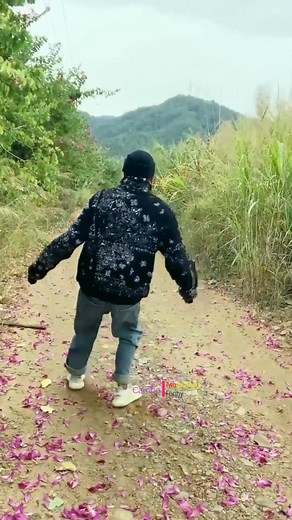 Help me please. Hahaaa | Two brothers funny