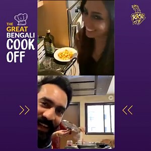 👨🏻‍🍳 Some cooking and chit-chat with Dinesh Karthik and Isa Guha while they make Aloo-Paneer (আলু পনিরের ডালনা) 🥘 The Great Bengali Cook Off, where your favourite Knights 🔥 it up in the kitchen every Thursday. Who's got the chef's hat on this week? 😉 #KorboLorboJeetbo #KKR #Bengali #Food #Quarantine #Cooking | Kolkata Knight Riders