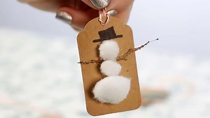 These festive DIY gift tags will add the holly to your jolly this year