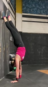 Welcome to the final episode of our series with Small Steps 4 Hannah and Accredited Exercise Physiologist (AEP) Jade Ellings on how to do a handstand! 🤸 In this episode, Jade shows us how to strengthen and perfect our handstands to be able to hold them off the wall. Make sure to check out episodes 1, 2 and 3 before you move onto the exercises in this episode! 💪 Small Steps 4 Hannah celebrates the life of Hannah and her children Aaliyah, Laianah and Trey through doing something they loved to do