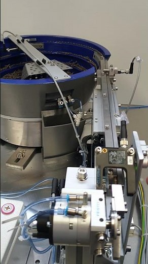 Feeding system for springs with separator