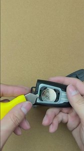 Replace Ford key battery CR2450 keyless entry remote M3N-A2C93142300