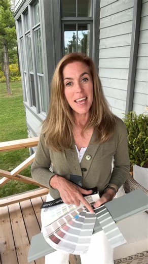 Sarah Richardson on Instagram: "How to choose just the right colour of exterior paint… from selection to swatches and testing… and maybe retesting… to find the perfect complementary colours for your home or cottage. Plus, I’ll share some of my all-time favourite colours! #sarahsfunkybunky #sarahrichardsondesign #sarahrichardson #cottage #lakelife #cottagerenovation #srdesignlife #exteriorpainting #exteriorpaint"