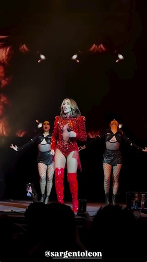 María León: Canciones y Series de Sargento León