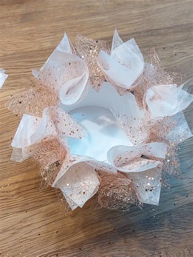 Origami Anleitung: Eine Box aus Papier falten