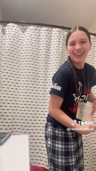 Pouring Ice Cold Water Prank on My BF While Showering