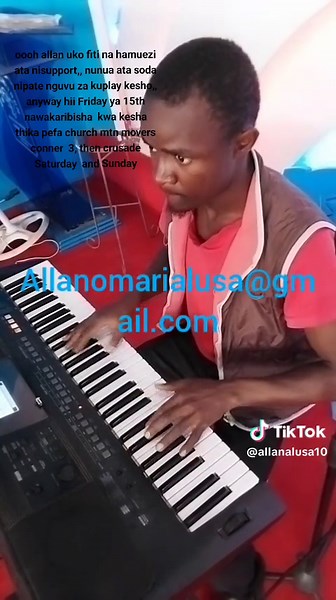 Live Keyboard Performance: Captivating Music Experience