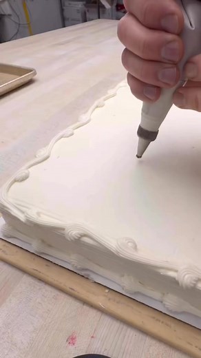 #Cakedecorator #hanswestermark #cakedecorating #customcake #cake #writing #happyretirement | Hans Westermark