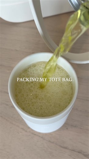 packing my new tote for a day at the park! 🤍🌸👜⚡️🍓 #asmr #asmrsounds #satisfying #aesthetic #organized #bloompartner #restock @Bloom Nutrition