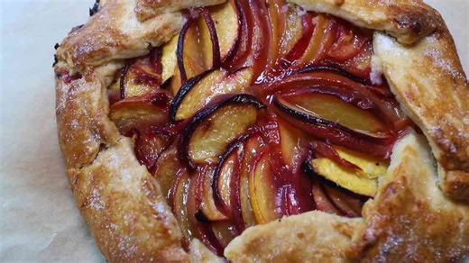 Make this Valentine’s peach galette to win date night