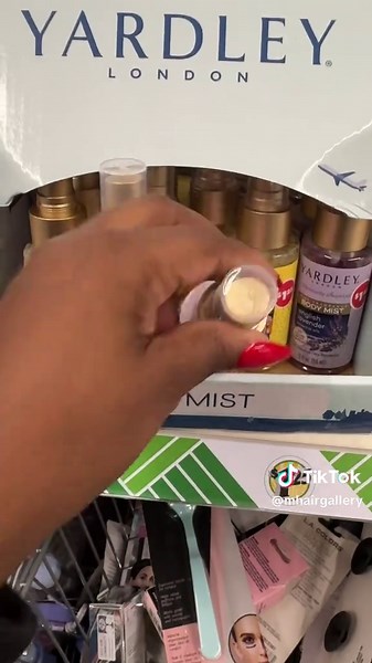 Soft and Feminine Dusting Powder for a Luxurious Experience