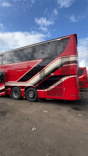 Andri Purwanto on Instagram: "First Class 🙌🏻 #bus #agramas #busmania #reels"