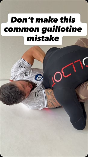 Tom Clarke on Instagram: "You even see it in high level MMA. Heads just popping out and ending on bottom. #bjj #nogi #nogijiujitsu #jits #grappling"